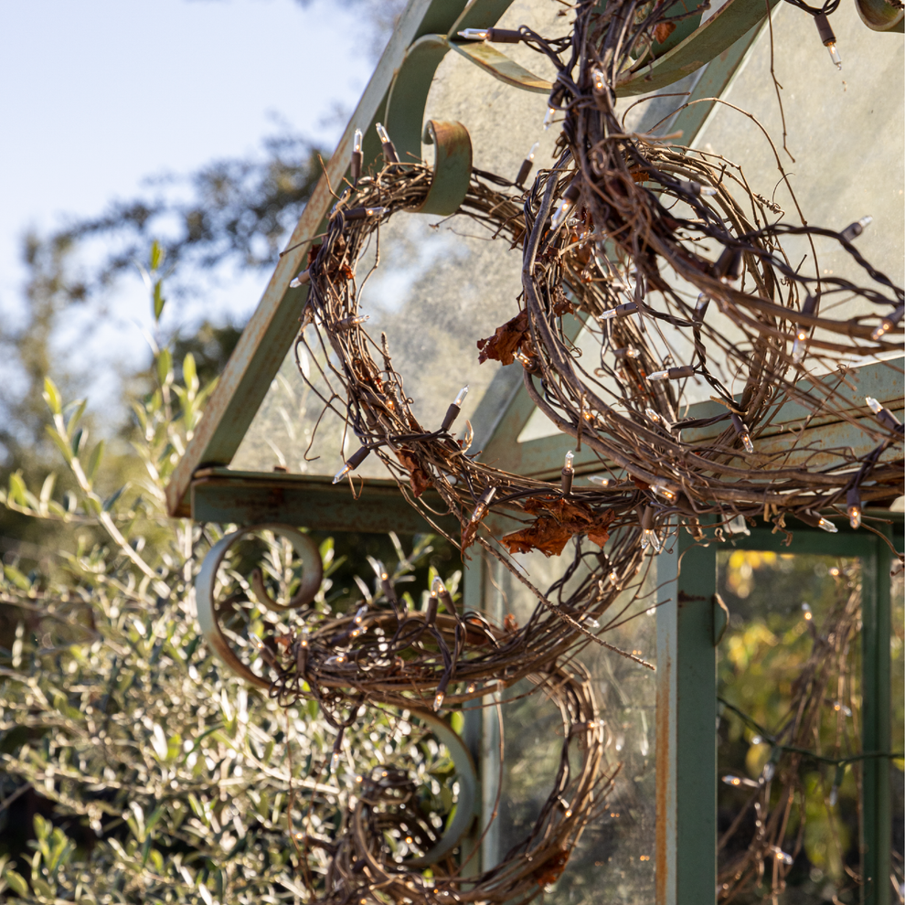 Grapevine Garlands – Elizabeth Stuart